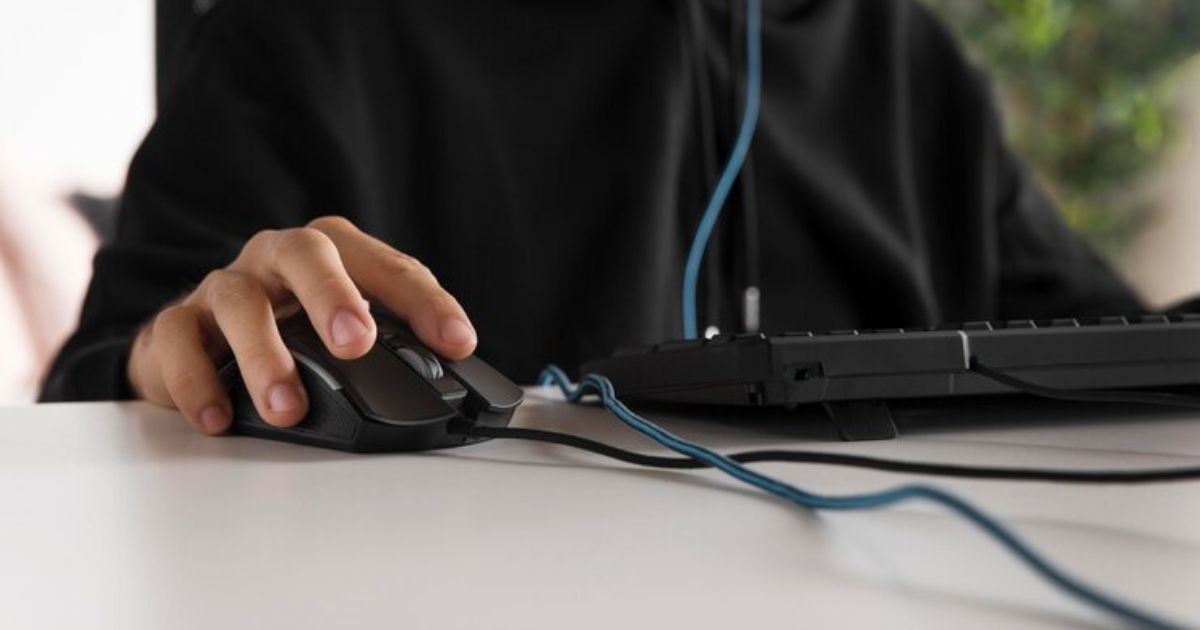 Mengapa Kursor Mouse Dibikin Miring? Ini Alasannya! - JETE Indonesia