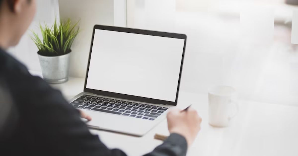 Layar Monitor Tidak Full? Ini Tips Mengembalikannya!