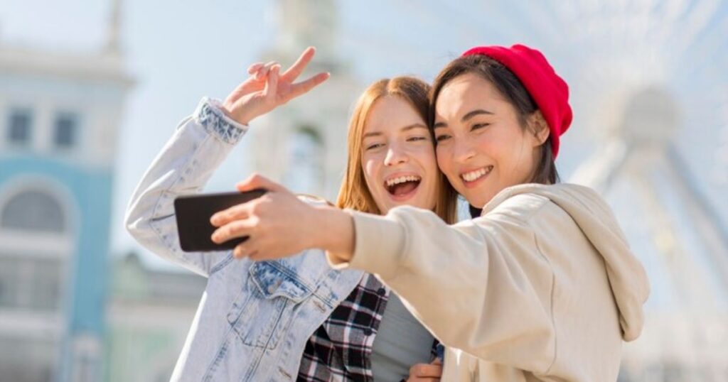 7 Cara Foto Selfie yang Bagus untuk Hasil Maksimal